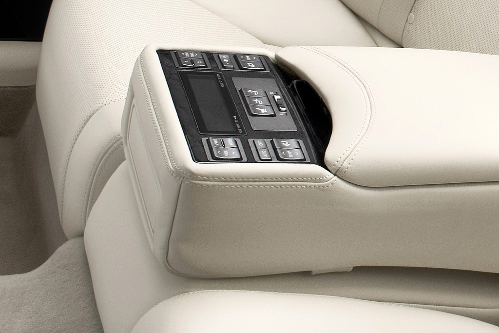 Lexus LS 600h landaulet