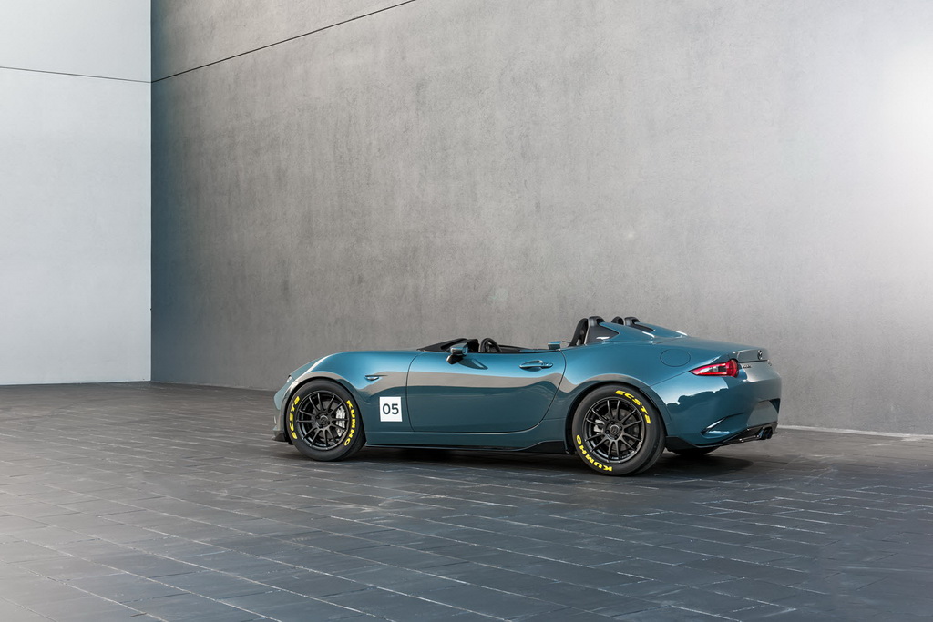 Mazdi MX-5 Spyder in MX-5 Speedster